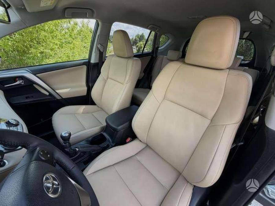 Pelēks Toyota RAV4 2014 Šauļi, ar dzinēja tilpumu 2.23 L un nobraukumu 221 tūkst. km par 13950 €, foto 28 vietnē AUTOMOTO.COM.LV