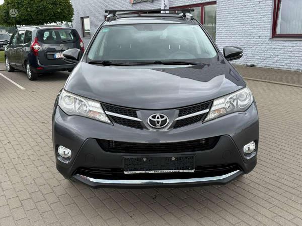 Grey Toyota RAV4 2014 in Marijampole, with an engine capacity of 2.23 L and mileage of 214 thousand km for 11450 €, photo 2 on AUTOMOTO.COM.LV