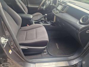 Pelēks Toyota RAV4 2014 Viļņa, ar dzinēja tilpumu 2.00 L un nobraukumu 108 tūkst. km par 10999 €, foto 12 vietnē AUTOMOTO.COM.LV