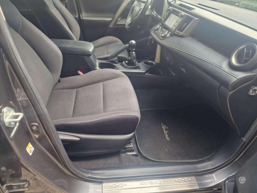 Pelēks Toyota RAV4 2014 Viļņa, ar dzinēja tilpumu 2.00 L un nobraukumu 108 tūkst. km par 10999 €, foto 12 vietnē AUTOMOTO.COM.LV