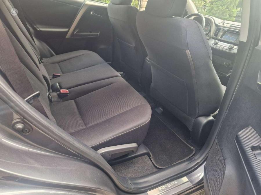 Pelēks Toyota RAV4 2014 Viļņa, ar dzinēja tilpumu 2.00 L un nobraukumu 108 tūkst. km par 10999 €, foto 13 vietnē AUTOMOTO.COM.LV