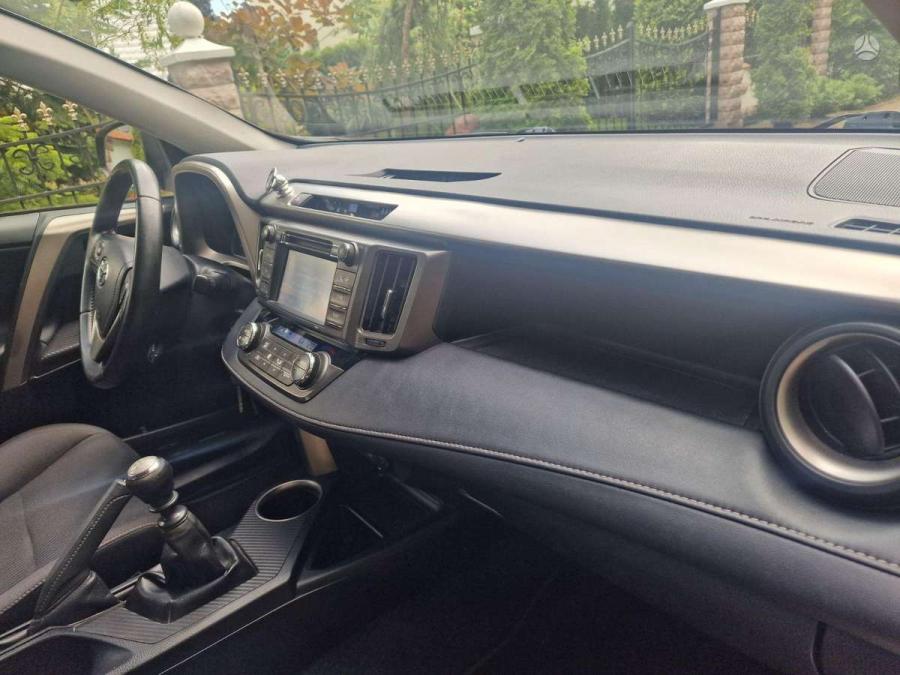 Pelēks Toyota RAV4 2014 Viļņa, ar dzinēja tilpumu 2.00 L un nobraukumu 108 tūkst. km par 10999 €, foto 20 vietnē AUTOMOTO.COM.LV