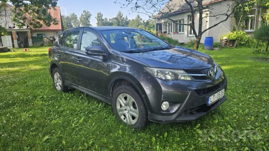 Grey Toyota RAV4 2014 in Aizkraukle, with an engine capacity of 2.00 L and mileage of 207 thousand km for 8990 €, photo 5 on AUTOMOTO.COM.LV
