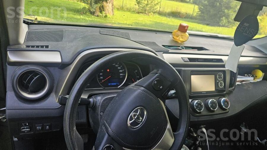Grey Toyota RAV4 2014 in Aizkraukle, with an engine capacity of 2.00 L and mileage of 207 thousand km for 8990 €, photo 6 on AUTOMOTO.COM.LV