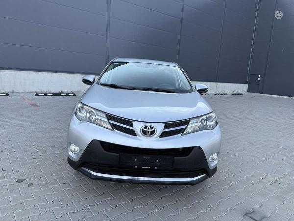 Pelēks Toyota RAV4 2014 Šauļi, ar dzinēja tilpumu 2.00 L un nobraukumu 265 tūkst. km par 8700 €, foto 2 vietnē AUTOMOTO.COM.LV