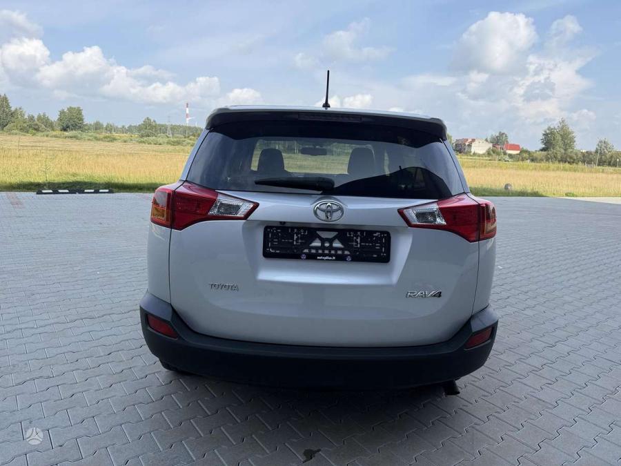 Grey Toyota RAV4 2014 in Siauliai, with an engine capacity of 2.00 L and mileage of 265 thousand km for 8700 €, photo 5 on AUTOMOTO.COM.LV