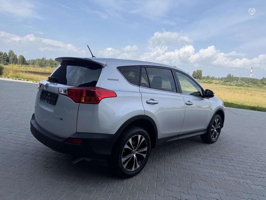 Grey Toyota RAV4 2014 in Siauliai, with an engine capacity of 2.00 L and mileage of 265 thousand km for 8700 €, photo 6 on AUTOMOTO.COM.LV