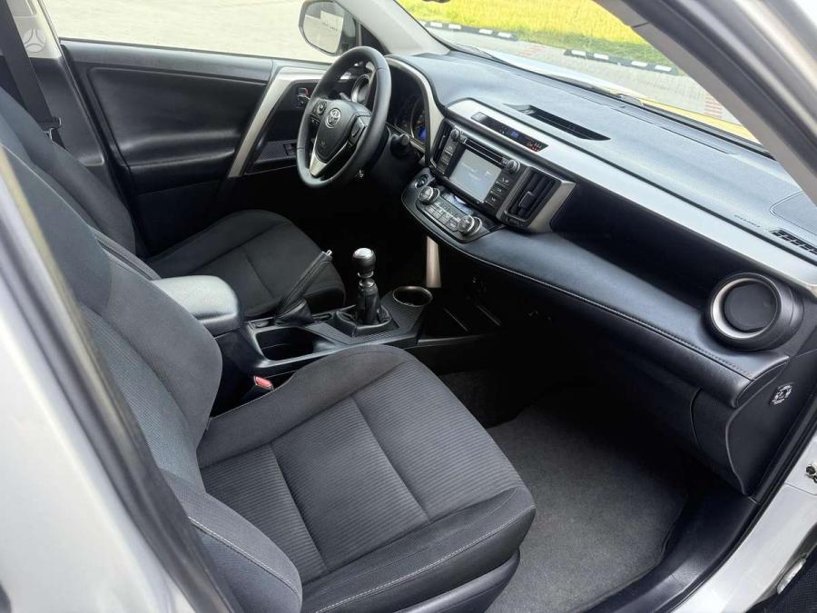 Grey Toyota RAV4 2014 in Siauliai, with an engine capacity of 2.00 L and mileage of 265 thousand km for 8700 €, photo 10 on AUTOMOTO.COM.LV