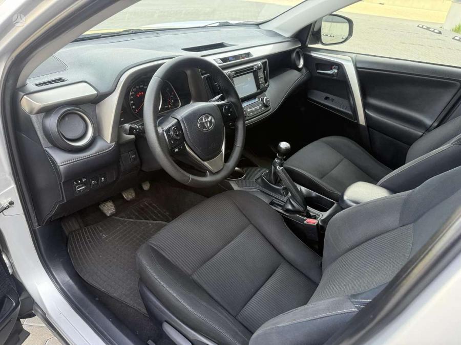Grey Toyota RAV4 2014 in Siauliai, with an engine capacity of 2.00 L and mileage of 265 thousand km for 8700 €, photo 11 on AUTOMOTO.COM.LV