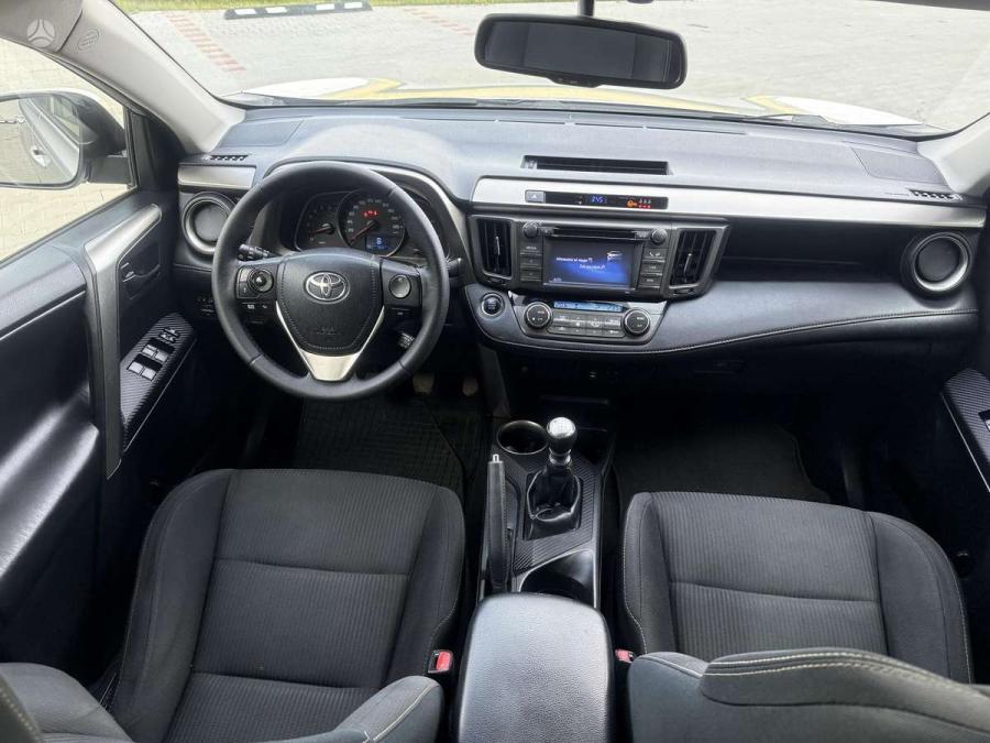 Grey Toyota RAV4 2014 in Siauliai, with an engine capacity of 2.00 L and mileage of 265 thousand km for 8700 €, photo 12 on AUTOMOTO.COM.LV