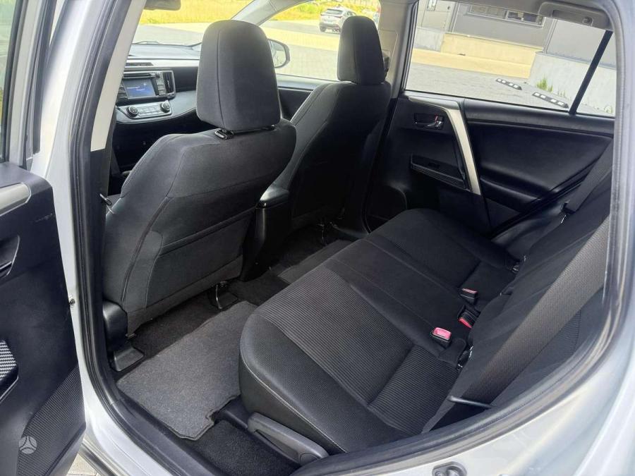 Grey Toyota RAV4 2014 in Siauliai, with an engine capacity of 2.00 L and mileage of 265 thousand km for 8700 €, photo 13 on AUTOMOTO.COM.LV
