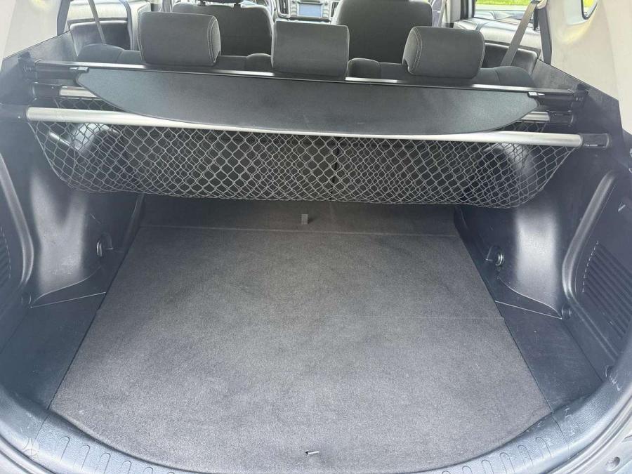 Grey Toyota RAV4 2014 in Siauliai, with an engine capacity of 2.00 L and mileage of 265 thousand km for 8700 €, photo 21 on AUTOMOTO.COM.LV