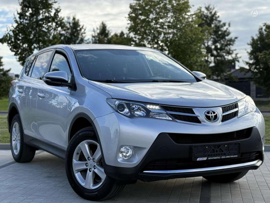 Grey Toyota RAV4 2014 in Siauliai, with an engine capacity of 2.00 L and mileage of 98 thousand km for 14950 €, photo 1 on AUTOMOTO.COM.LV