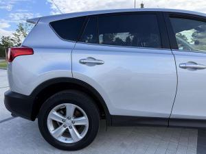 Grey Toyota RAV4 2014 in Siauliai, with an engine capacity of 2.00 L and mileage of 98 thousand km for 14950 €, photo 16 on AUTOMOTO.COM.LV