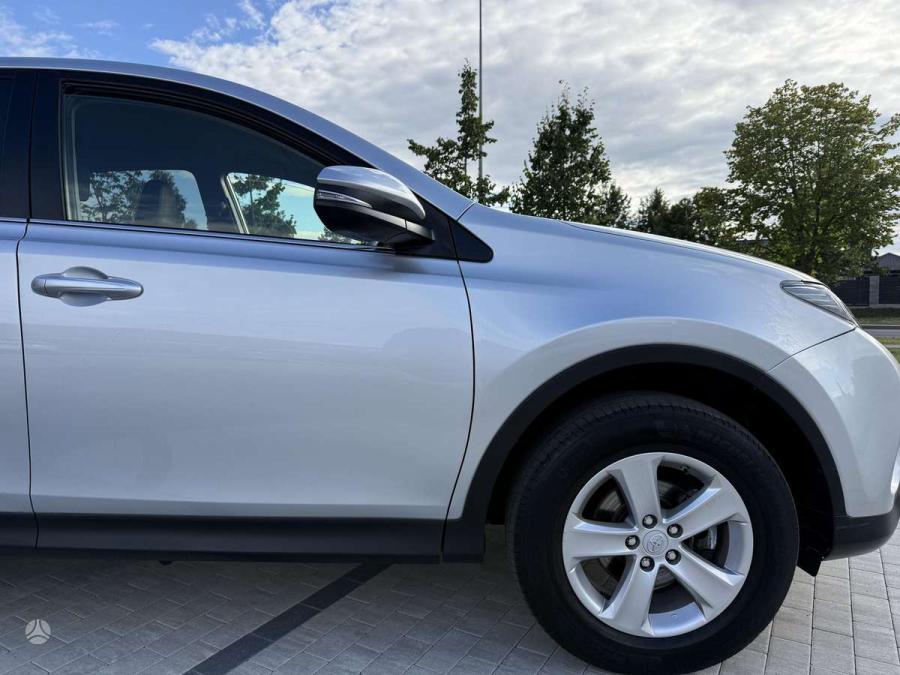 Grey Toyota RAV4 2014 in Siauliai, with an engine capacity of 2.00 L and mileage of 98 thousand km for 14950 €, photo 17 on AUTOMOTO.COM.LV