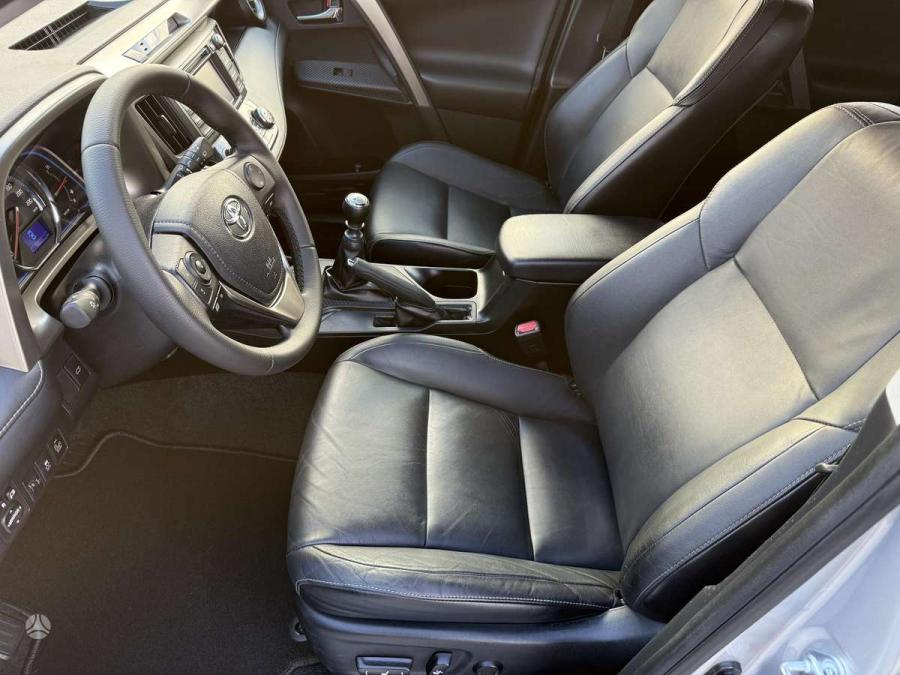 Grey Toyota RAV4 2014 in Siauliai, with an engine capacity of 2.00 L and mileage of 98 thousand km for 14950 €, photo 18 on AUTOMOTO.COM.LV
