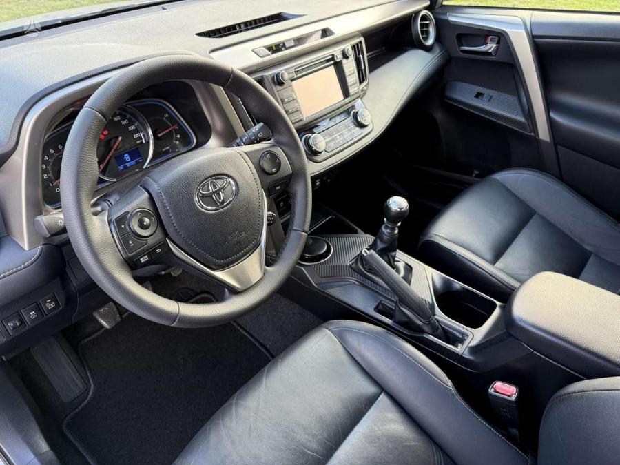 Grey Toyota RAV4 2014 in Siauliai, with an engine capacity of 2.00 L and mileage of 98 thousand km for 14950 €, photo 19 on AUTOMOTO.COM.LV