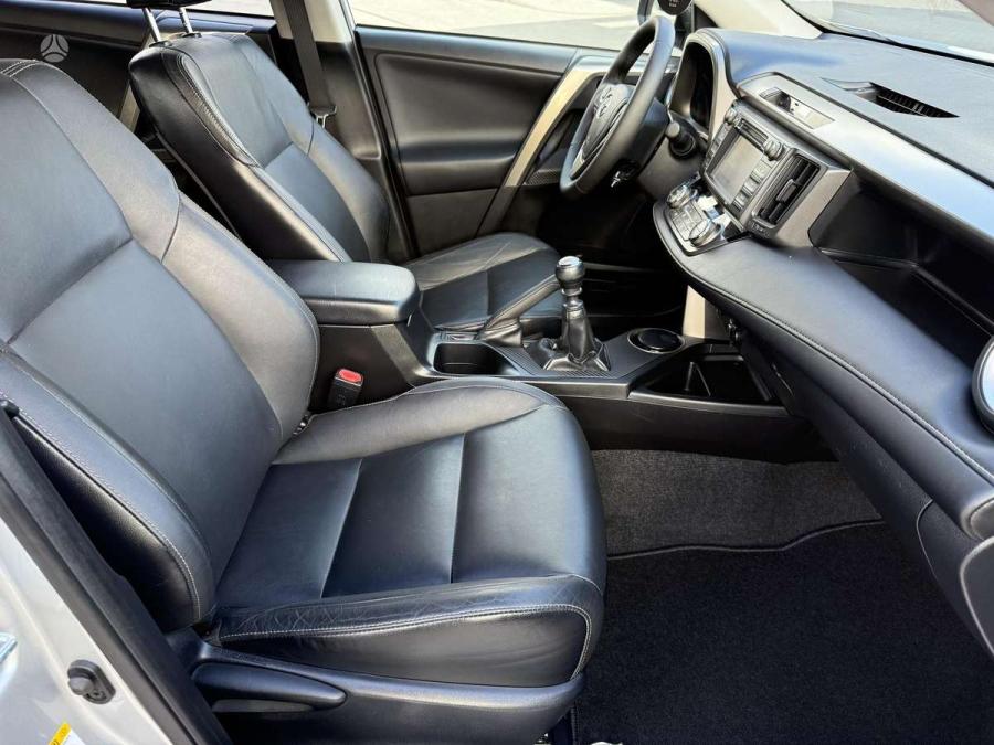 Grey Toyota RAV4 2014 in Siauliai, with an engine capacity of 2.00 L and mileage of 98 thousand km for 14950 €, photo 23 on AUTOMOTO.COM.LV