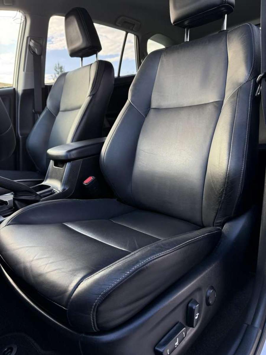 Grey Toyota RAV4 2014 in Siauliai, with an engine capacity of 2.00 L and mileage of 98 thousand km for 14950 €, photo 24 on AUTOMOTO.COM.LV