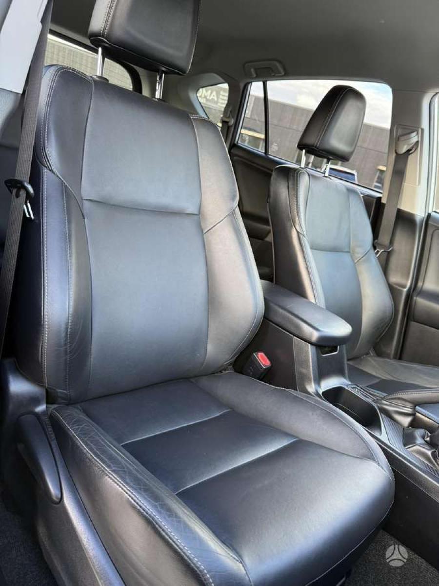 Grey Toyota RAV4 2014 in Siauliai, with an engine capacity of 2.00 L and mileage of 98 thousand km for 14950 €, photo 25 on AUTOMOTO.COM.LV