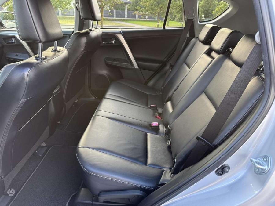 Grey Toyota RAV4 2014 in Siauliai, with an engine capacity of 2.00 L and mileage of 98 thousand km for 14950 €, photo 26 on AUTOMOTO.COM.LV