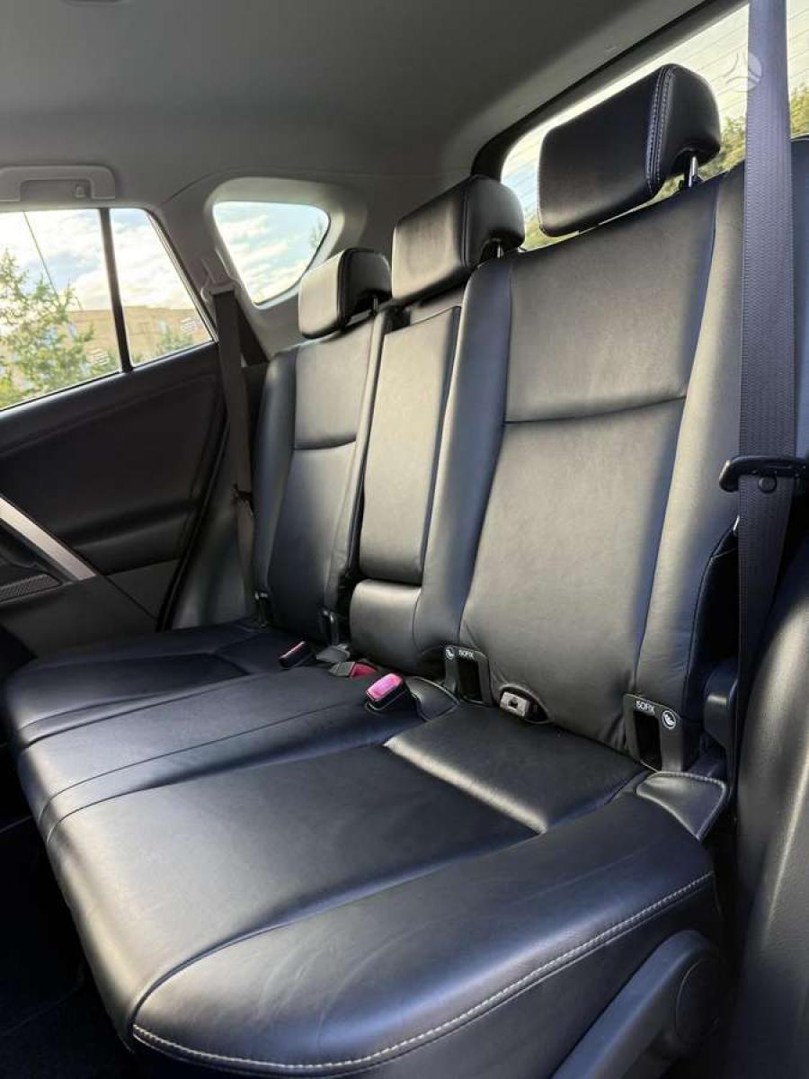Grey Toyota RAV4 2014 in Siauliai, with an engine capacity of 2.00 L and mileage of 98 thousand km for 14950 €, photo 28 on AUTOMOTO.COM.LV