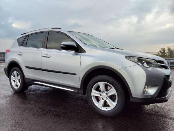 Grey Toyota RAV4 2014 in Vilnius, with an engine capacity of 2.00 L and mileage of 228 thousand km for 9350 €, photo 3 on AUTOMOTO.COM.LV