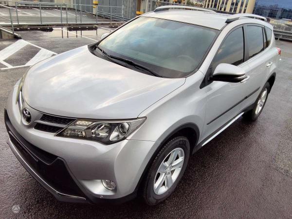 Grey Toyota RAV4 2014 in Vilnius, with an engine capacity of 2.00 L and mileage of 228 thousand km for 9350 €, photo 4 on AUTOMOTO.COM.LV