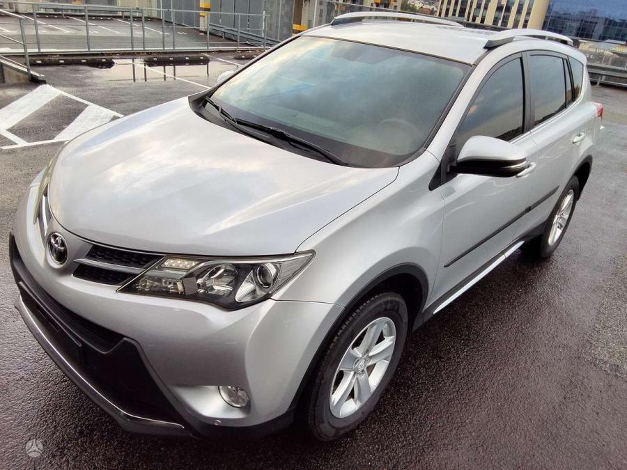 Grey Toyota RAV4 2014 in Vilnius, with an engine capacity of 2.00 L and mileage of 228 thousand km for 9350 €, photo 4 on AUTOMOTO.COM.LV
