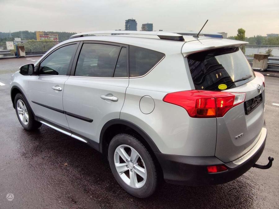 Grey Toyota RAV4 2014 in Vilnius, with an engine capacity of 2.00 L and mileage of 228 thousand km for 9350 €, photo 6 on AUTOMOTO.COM.LV