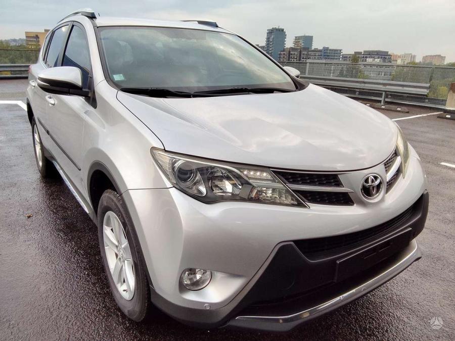 Grey Toyota RAV4 2014 in Vilnius, with an engine capacity of 2.00 L and mileage of 228 thousand km for 9350 €, photo 7 on AUTOMOTO.COM.LV