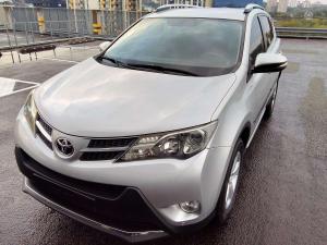 Grey Toyota RAV4 2014 in Vilnius, with an engine capacity of 2.00 L and mileage of 228 thousand km for 9350 €, photo 8 on AUTOMOTO.COM.LV