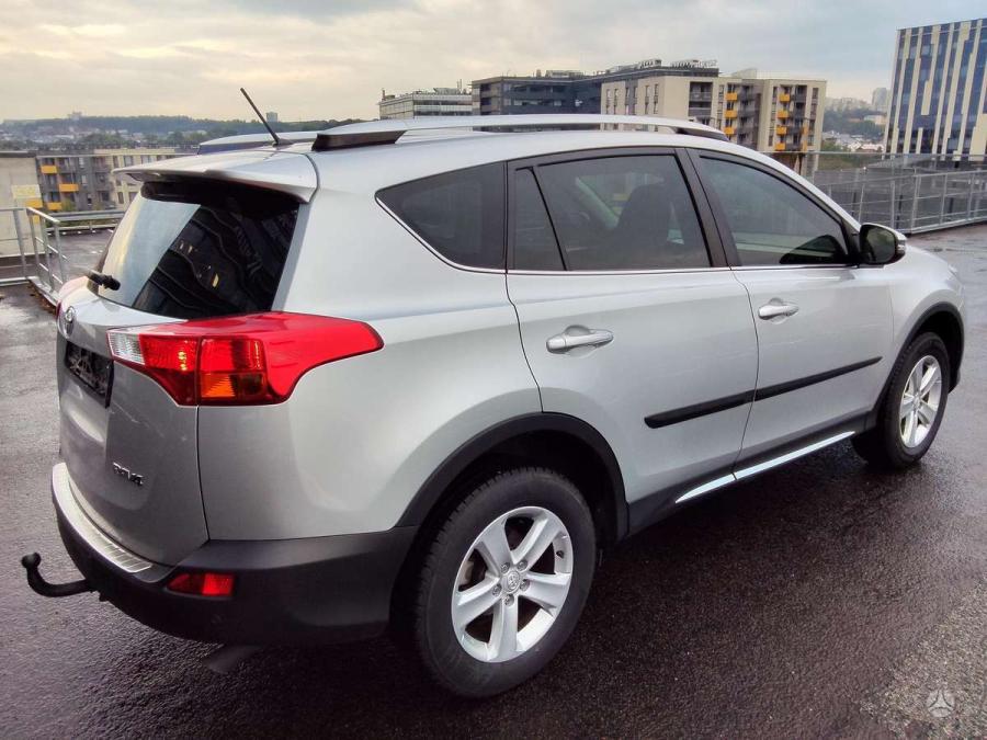 Grey Toyota RAV4 2014 in Vilnius, with an engine capacity of 2.00 L and mileage of 228 thousand km for 9350 €, photo 9 on AUTOMOTO.COM.LV