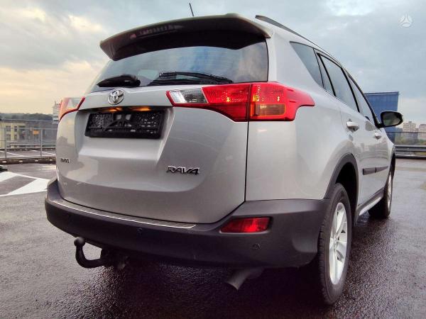 Grey Toyota RAV4 2014 in Vilnius, with an engine capacity of 2.00 L and mileage of 228 thousand km for 9350 €, photo 10 on AUTOMOTO.COM.LV