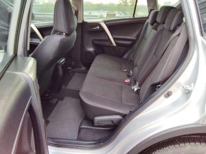 Grey Toyota RAV4 2014 in Vilnius, with an engine capacity of 2.00 L and mileage of 228 thousand km for 9350 €, photo 16 on AUTOMOTO.COM.LV