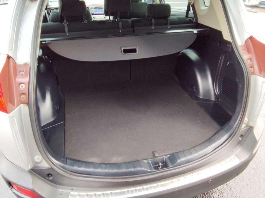 Grey Toyota RAV4 2014 in Vilnius, with an engine capacity of 2.00 L and mileage of 228 thousand km for 9350 €, photo 17 on AUTOMOTO.COM.LV