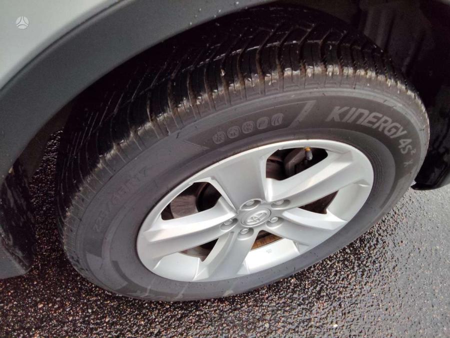 Grey Toyota RAV4 2014 in Vilnius, with an engine capacity of 2.00 L and mileage of 228 thousand km for 9350 €, photo 22 on AUTOMOTO.COM.LV