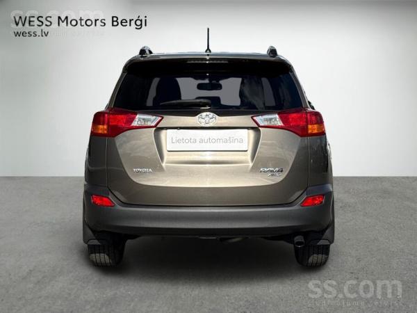 Grey Toyota RAV4 2014 in Riga, with an engine capacity of 2.00 L and mileage of 97 thousand km for 14990 €, photo 5 on AUTOMOTO.COM.LV