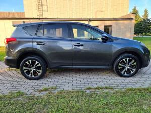 Grey Toyota RAV4 2014 in Taurage, with an engine capacity of 2.00 L and mileage of 252 thousand km for 10300 €, photo 5 on AUTOMOTO.COM.LV