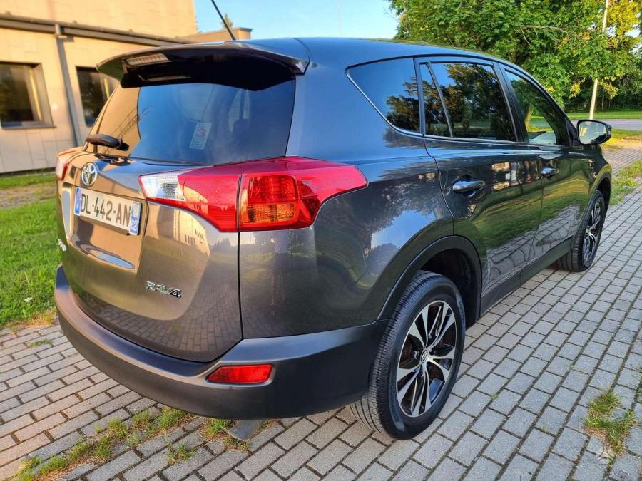 Grey Toyota RAV4 2014 in Taurage, with an engine capacity of 2.00 L and mileage of 252 thousand km for 10300 €, photo 6 on AUTOMOTO.COM.LV