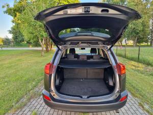 Grey Toyota RAV4 2014 in Taurage, with an engine capacity of 2.00 L and mileage of 252 thousand km for 10300 €, photo 10 on AUTOMOTO.COM.LV