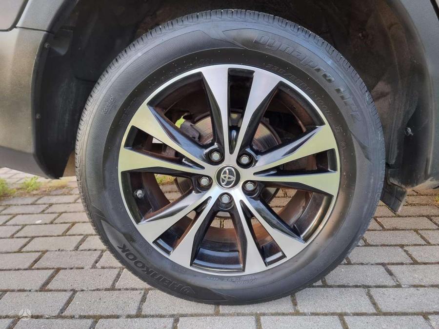 Grey Toyota RAV4 2014 in Taurage, with an engine capacity of 2.00 L and mileage of 252 thousand km for 10300 €, photo 13 on AUTOMOTO.COM.LV