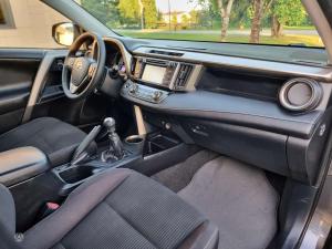 Grey Toyota RAV4 2014 in Taurage, with an engine capacity of 2.00 L and mileage of 252 thousand km for 10300 €, photo 16 on AUTOMOTO.COM.LV