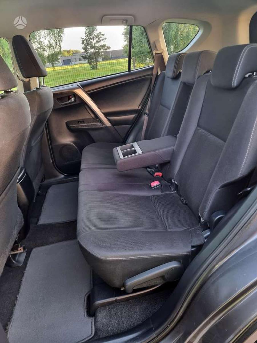 Grey Toyota RAV4 2014 in Taurage, with an engine capacity of 2.00 L and mileage of 252 thousand km for 10300 €, photo 28 on AUTOMOTO.COM.LV