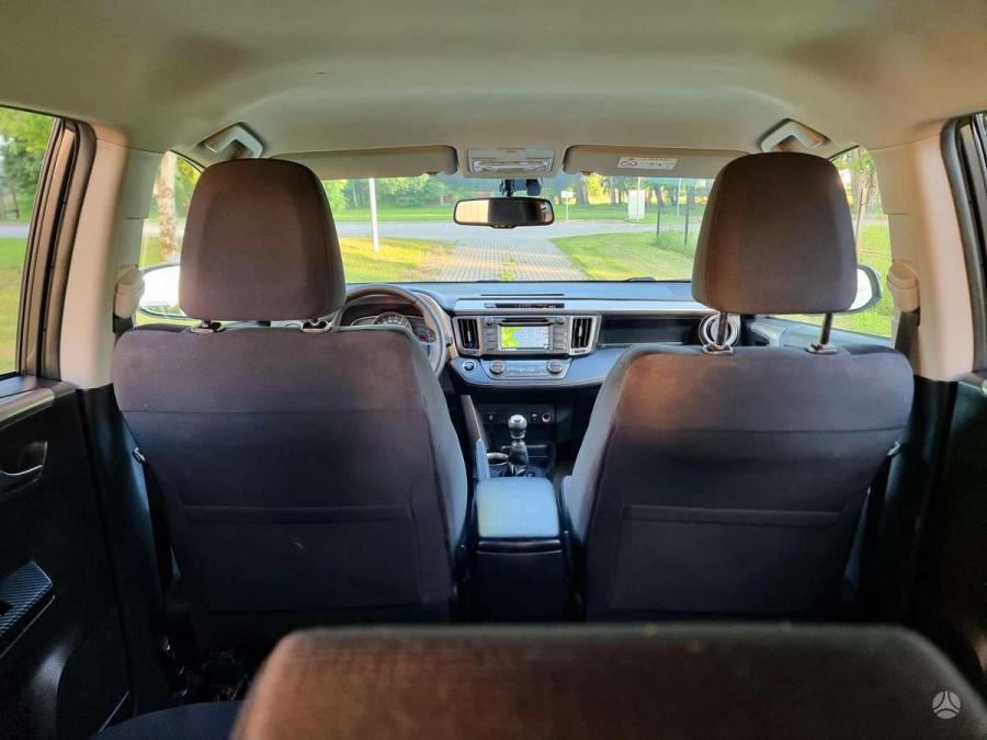 Grey Toyota RAV4 2014 in Taurage, with an engine capacity of 2.00 L and mileage of 252 thousand km for 10300 €, photo 29 on AUTOMOTO.COM.LV