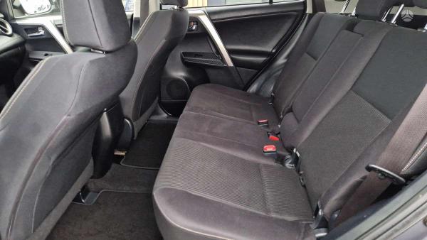 Grey Toyota RAV4 2015 in Marijampole, with an engine capacity of 2.23 L and mileage of 188 thousand km for 14650 €, photo 11 on AUTOMOTO.COM.LV