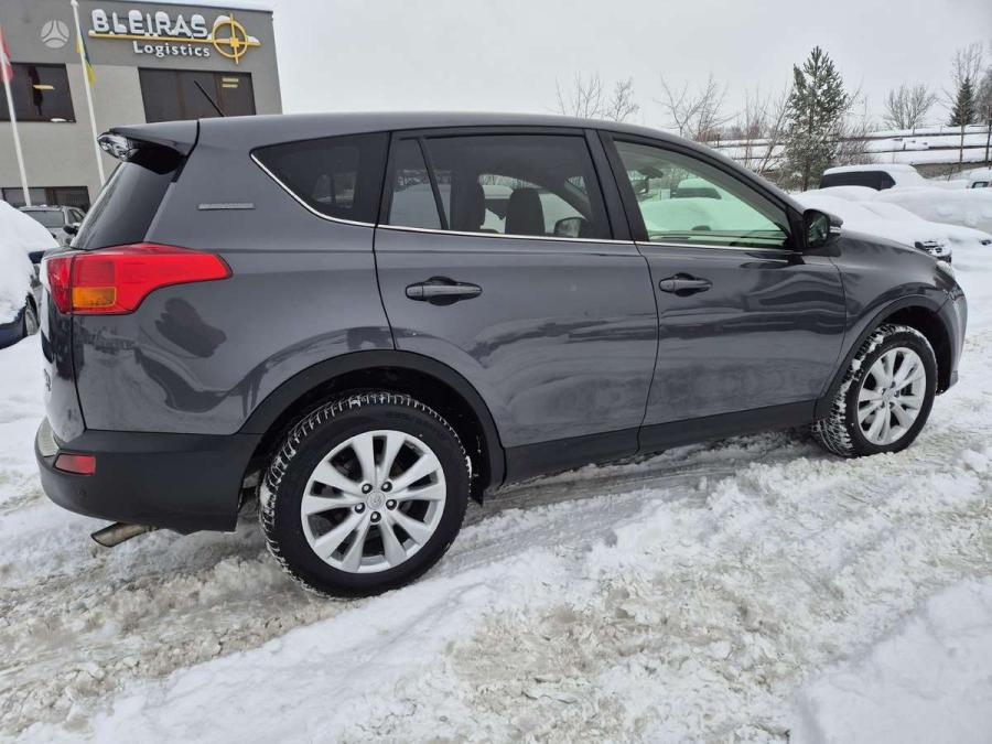Grey Toyota RAV4 2015 in Utena, with an engine capacity of 2.00 L and mileage of 183 thousand km for 12350 €, photo 10 on AUTOMOTO.COM.LV