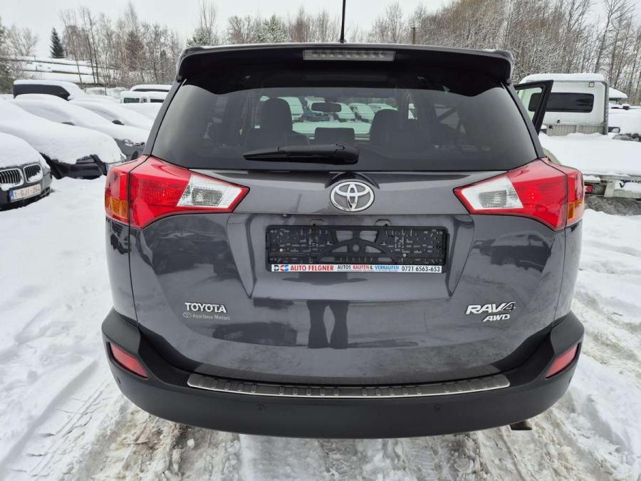 Grey Toyota RAV4 2015 in Utena, with an engine capacity of 2.00 L and mileage of 183 thousand km for 12350 €, photo 11 on AUTOMOTO.COM.LV