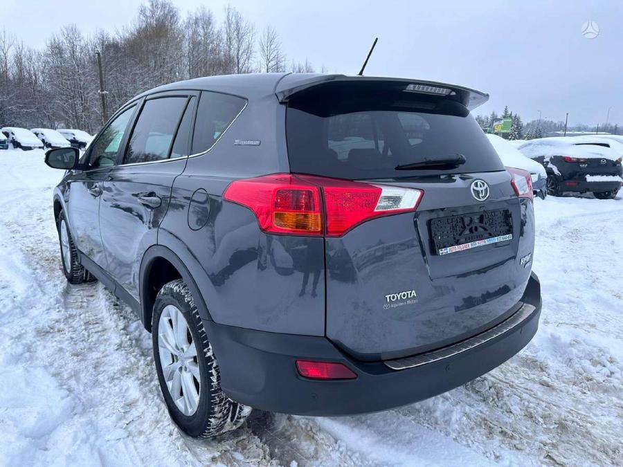 Grey Toyota RAV4 2015 in Utena, with an engine capacity of 2.00 L and mileage of 183 thousand km for 12350 €, photo 14 on AUTOMOTO.COM.LV