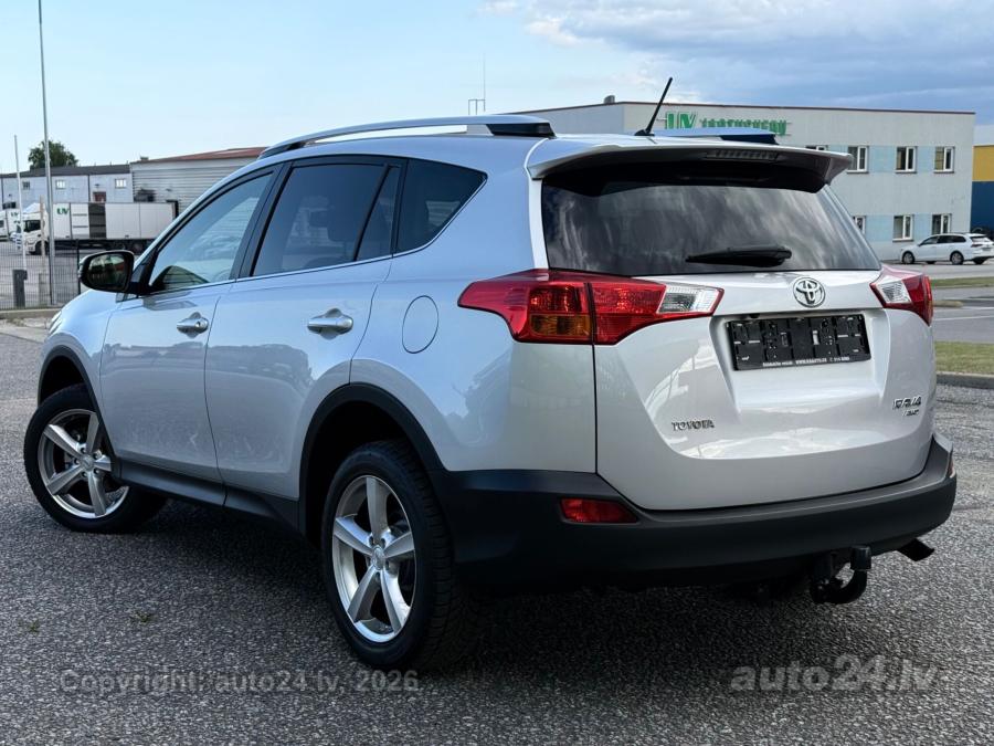 Pelēks Toyota RAV4 2015 Tartu, ar dzinēja tilpumu 2.20 L un nobraukumu 190 tūkst. km par 12999 €, foto 3 vietnē AUTOMOTO.COM.LV